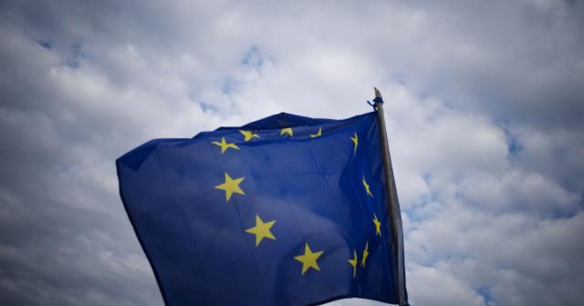 Twelve stars on a bright blue flag... - Learning corner - European Union